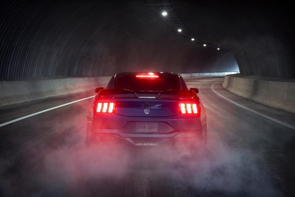 Nuova FORD MUSTANG, una icona senza tempo - il Dossier